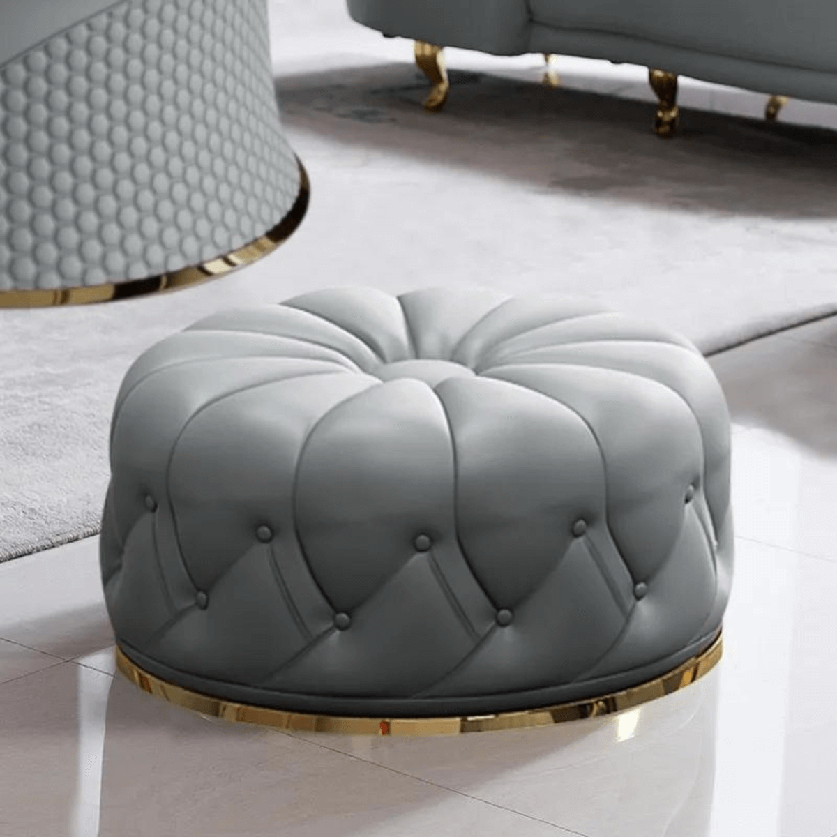 Shell Round Stool Chesterfield Style | Elegant Interior